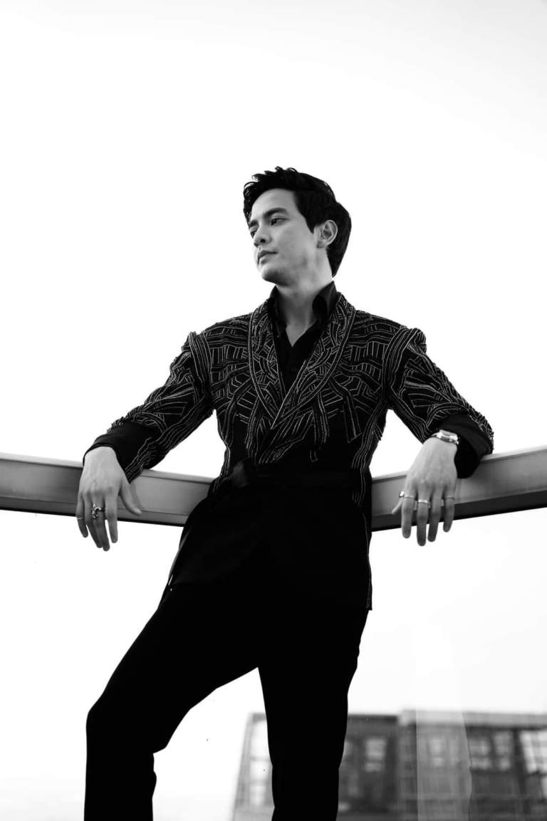 Glam Rock at The MEGA Ball: A New Era – TheStyleRandomGuy